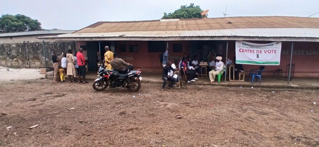 Élections législatives et communales : une faible mobilisation observée ...